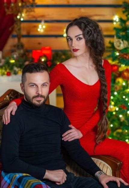 ულამაზესი ოჯახი ნანა სტამბოლიშვილის საახალწლო ფოტოსესია ოჯახთან ერთად Elnews Ge