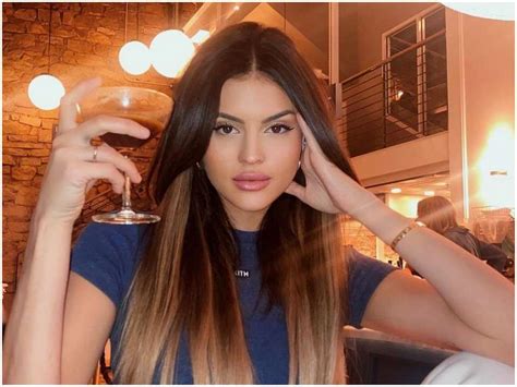 Holly Scarfone Biography Age Height Babefriend Net Worth