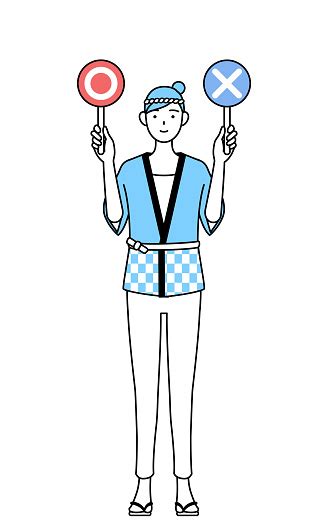 여름 축제를 위해 해피 코트를 입은 여자가 정답과 오답을 나타내는 플래카드를 들고 있다 Awa Dance Festival에 대한