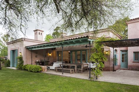 Hacienda Style Outdoor Patio Espacios Acogedores Para Vivir Al Aire Libre Fachada De Casa