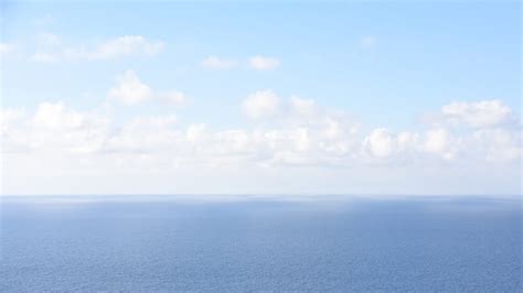 Langit Laut Dan Awan Foto Stok Unduh Gambar Sekarang Langit Light