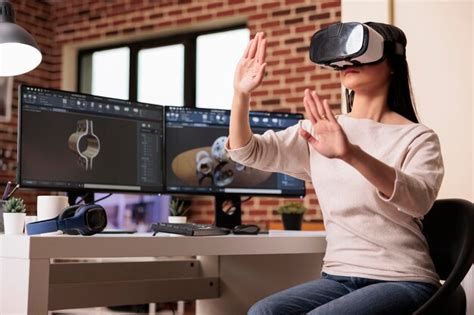 가상 현실 기술과 컴퓨터의 Cad 소프트웨어로 기어 제품을 제조하기 위해 Vr 안경을 사용하는 엔지니어 인터랙티브 헤드셋이 있는 기술자 엔지니어링 산업 기계 터빈 무료 사진
