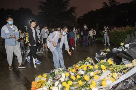 袁爷爷一路走好长沙各界人士冒雨送别袁隆平院士 资讯 新湖南