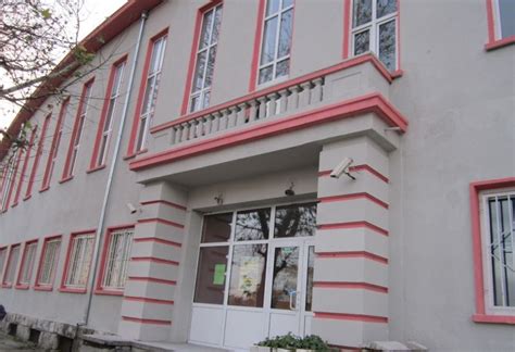 Сигнал за бомба опразни гимназията по туризъм в Русе Tvn Bg