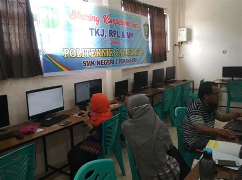 Muhammad Mahrus Zain On Linkedin Berbagi Ilmu Laravel Ke Guru Guru Smk N 7 Semoga Bermanfaat