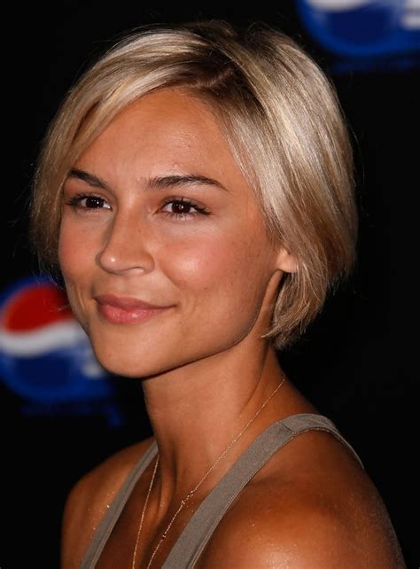 Wedge Haircut Photos Womens Hairstyles Hair Styles Natural Beauty Care