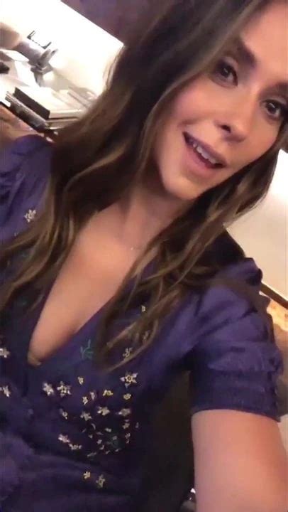 Jennifer Love Hewitt Igvideo Cleavy And Leggy In English Porn Xhamster