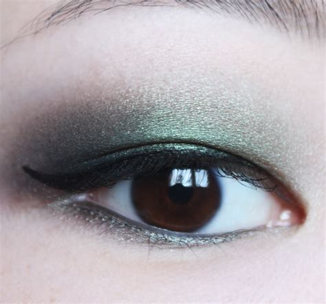 Thenotice A Green On Green Makeup Look Thenotice