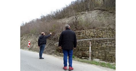 Свлачища заплашват да откъснат три села край Сухиндол