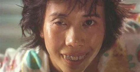 周星馳捧紅「刀疤醜女」 本人其實超美超辣 唱歌紅遍全球 娛樂星聞