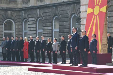 Влада Во рамки на самитот Претседателот на Владата Христијан Мицкоски оствари средба со