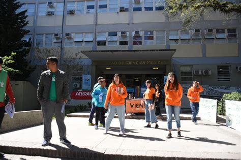 Necesitamos Atender A La Gente Cara A Cara Alumnos De Medicina De La Unlp Hablaron Tras El