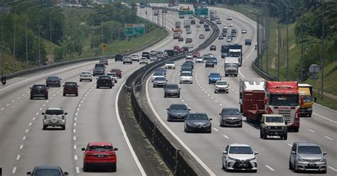 Bersabar Di Jalan Raya Elak Duka Balik Dari Kampung Berita Harian