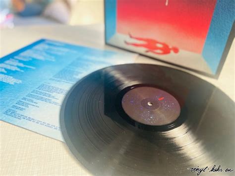 Twin Tooth Cusp Vinyl Kekseu