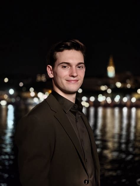 Take A Snap In Style With The Upgraded Camera Of The Oppos Find N Flip Orange Magazine