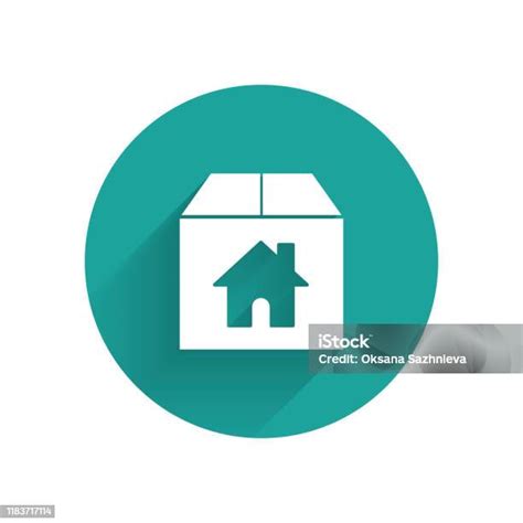 긴 그림자로 고립 된 집 기호 아이콘흰색 골판지 상자 상자 포장 소포 기호 배송 운송 및 배송 녹색 원 버튼입니다 벡터 일러스트레이션 나무 상자에 대한 스톡 벡터 아트 및