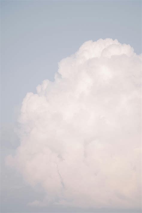 가벼운 경치 고요한 공기 구름 구름 경치 구름 질감 구름층 기상학 기후의 날씨 낮 높은 고각 대기의 떠 있는 맑은 하늘 미묘한 부드러운