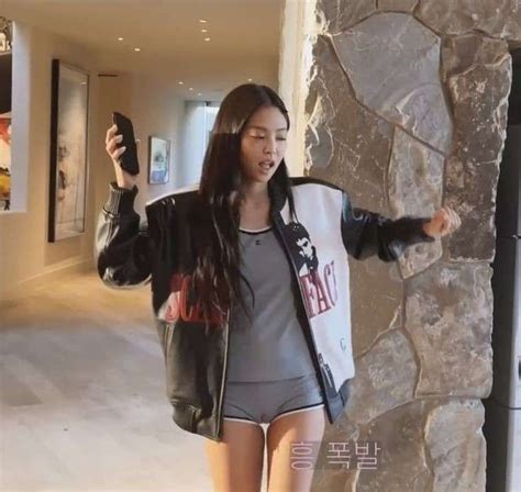 Jisoo Or Jennie Cameltoe Rblackpinkfap