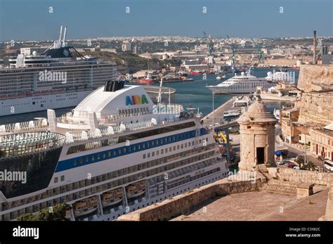 Kreuzfahrtschiffe Grand Harbour Valletta Malta Stockfotografie Alamy