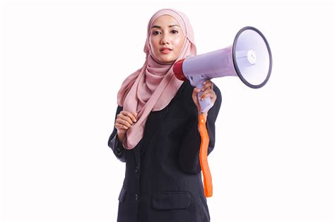 젊은 비즈니스 여자 착용 사무실 외 투 잡고 흰색 배경비즈니스 금융 및 판매 개념에 고립 된 확성기 개념과 주제에 대한 스톡