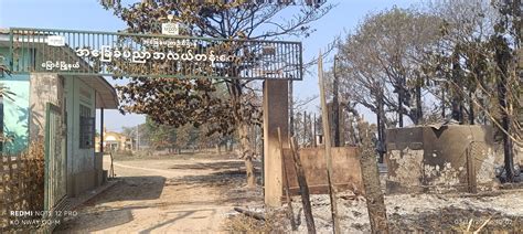 စစ်ဘေးရှောင်များနေပြီး ကျောင်းဖွင့်စာသင်နေသော ပန်းညိုရွာရဲ့ စာသင်ကျောင်းအပါအဝင် ပြည်သူ့နေအိမ် ၅၀