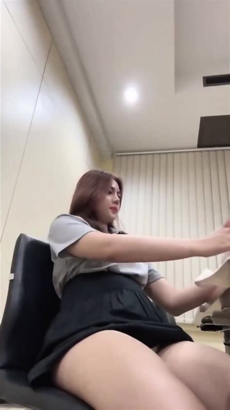 Staf Kantor Gabut Pamer Memek