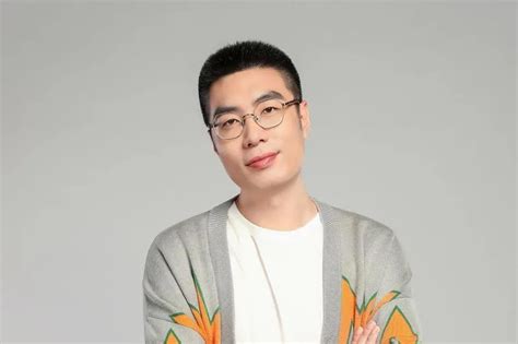 Listen To Bai Bai Explore How Zhou Qimo Became The Ceiling Of Talk Show Inews