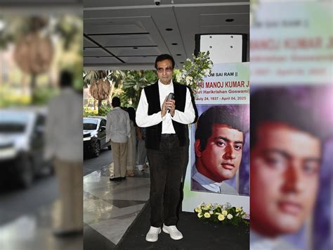 Manoj Kumar Prayer Meet Celebs Reached Dheeraj Kumar Emotional Break