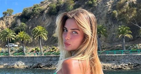 Giuseppa pose à moitié nue ses fans sont sous le charme Une vraie