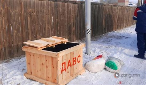 Хан Уул дүүргийн халтиргаа ихтэй зам талбайд давстай авдрууд тавьжээ