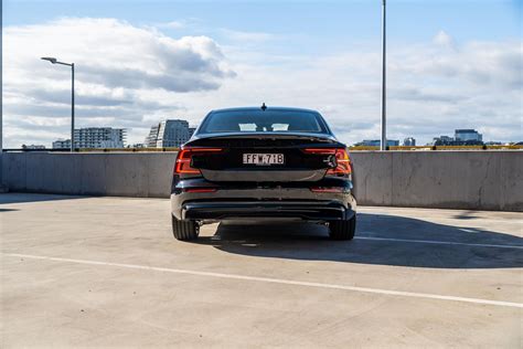 Land Rover Range Rover Vs Volvo S60 Comparison Carexpert