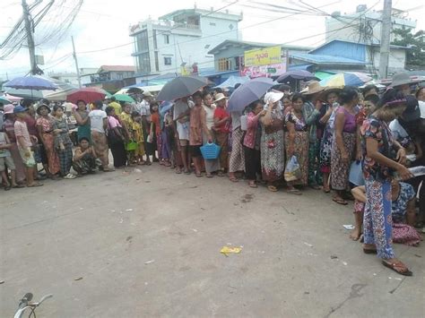 စစ်ကောင်စီ၏ စားအုန်းဆီရည်ညွှန်းဈေး မြင့်တက်ကာ တစ်ပိဿာ ၄၅၂၄ ကျပ်ဖြစ်ပြီး ဆီလက်လီ ရောင်းချပေးသည့