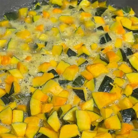 복희빵집 베이커리 카페 복희빵집 단호박듬뿍크림치즈치아바타 밤식빵만큼이나 인기 많은 단호박듬뿍크림치즈치아바타🎃 치아바타 안에 달큰하게 졸여진 단호박을 듬~뿍