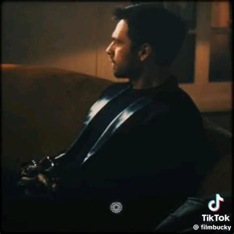 Let Me Sit On Your Lap Sir [video] Personaggi