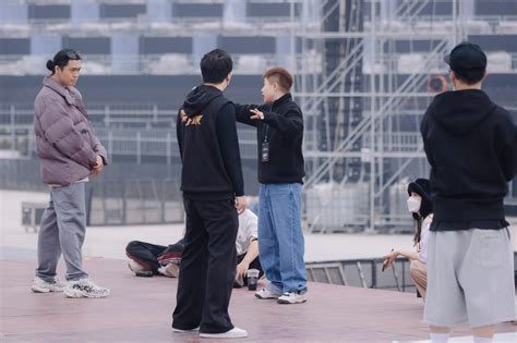 Concert Anh trai vượt ngàn chông gai hé lộ hình ảnh tập luyện