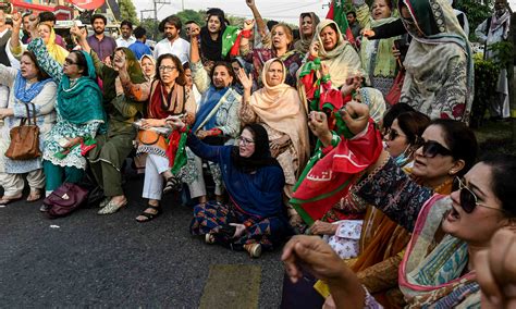 پی ٹی آئی کارکنان کا ملک کے مختلف شہروں میں احتجاج Pakistan Dawn