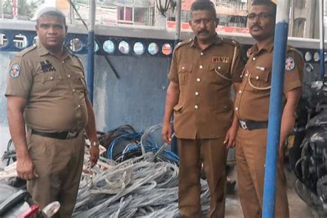 හිරේ ඉඳන් ඇවිත් දින හතරයි අධිවේගයේ වයර් කපා මාට්ටු Lankadeepa Online