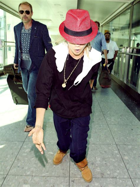See How Cara Delevingne Flipped The Paparazzi Off Fooyoh Entertainment