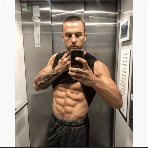 Mirror Selfie R Hotmaleselfies