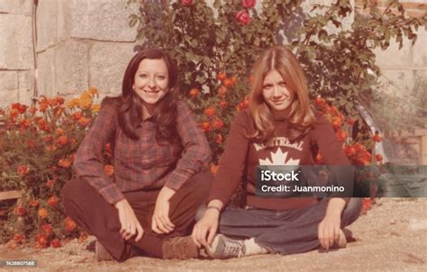Photo Libre De Droit De Image Prise Dans Les Années 70 Jeunes
