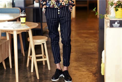 กางเกงผู้ชาย พร้อมส่ง กางเกงขาว ลายทาง สีดำ กระดุมแถว ใส่เป็นขายาว ใส่เป็น 7 ส่วน ใส่ทำงาน ใส่