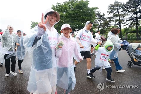 달리기로 기부를2024 국제어린이마라톤 연합뉴스