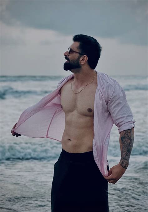 Hot Shirtless Indian Men