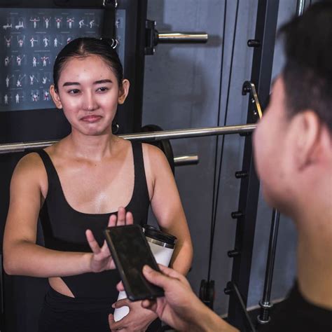 Woman Shares Immaculate Way A Man Approached Her That Left Her Feeling Safe And Desired YourTango