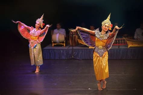 Khon The Art Of Thai Dance Female Dancers Dancer Wear Dance
