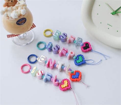 Mbti 비즈 키링 만들기 이니셜 키트 Diy 엠비티아이 우정 세트 에어팟 단체 가방 열쇠 고리 참 자동차 키 홀더 알파벳 악세사리 에이블리