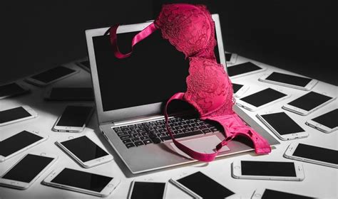 Real Sex Vs Phone Sex At PhoneFlirts Com By Lynnea