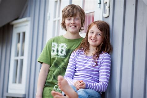 Инцест брат и сестра на диване 84 фото