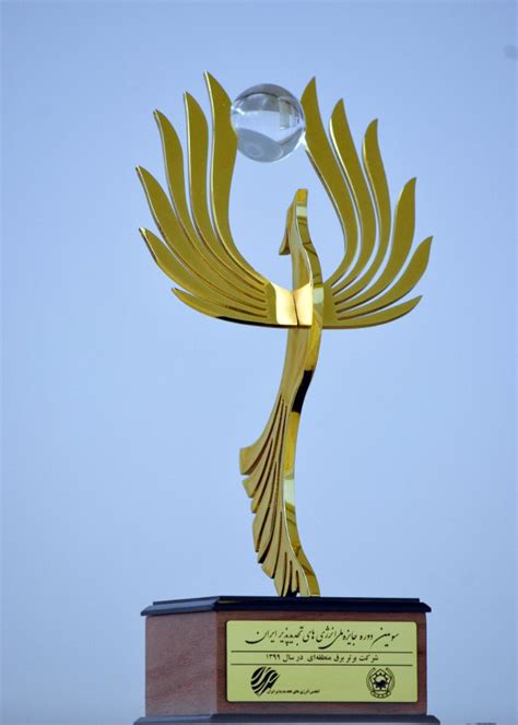 رتبه برتر برق منطقه‌ای یزد در سومین دوره جایزه ملی انرژی‌های تجدید ‌پذیر ایران