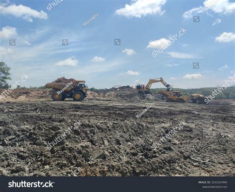 Open Pit Mine Digging Coal Indonesia Stock Photo 2231527945 Shutterstock